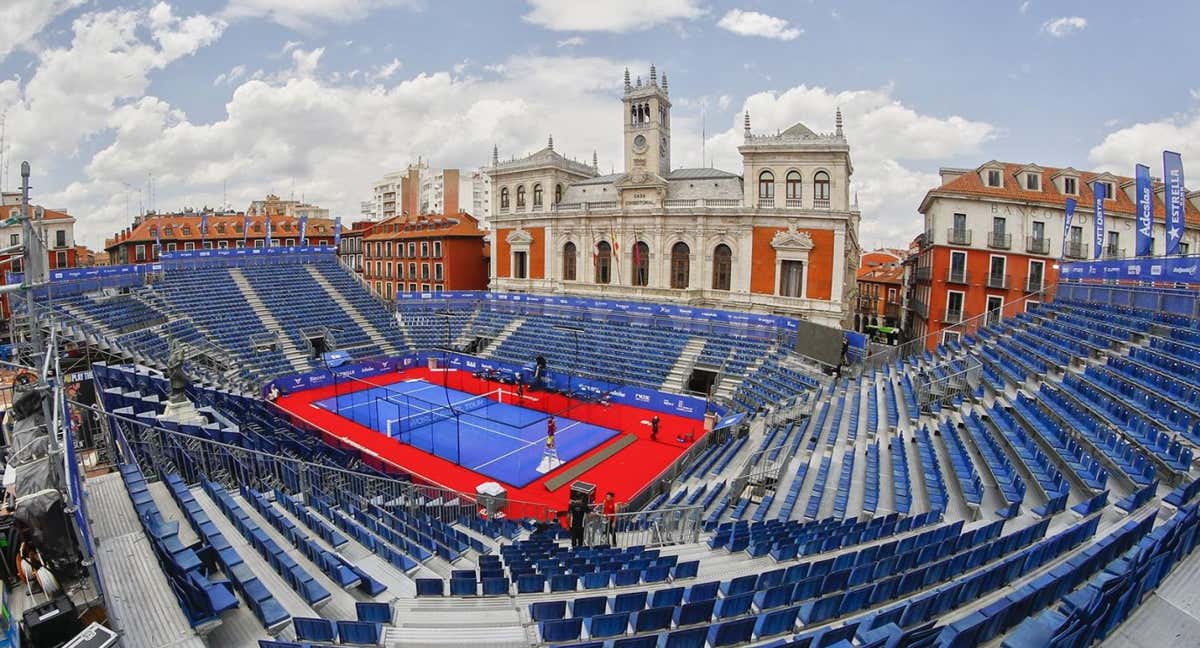 La Plaza Mayor de Valladolid se ha convertido en un icono del pádel mundial | Relevo