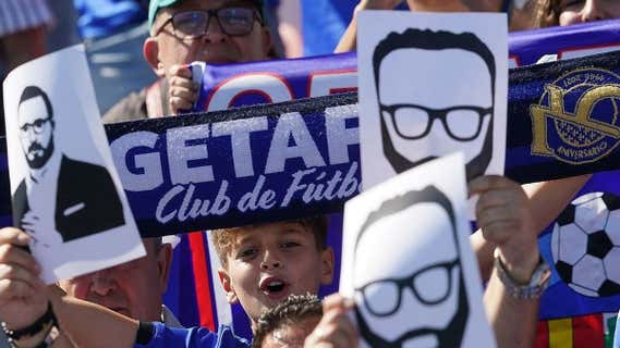 Así lucha la afición del Getafe contra las críticas, agarrada a ...