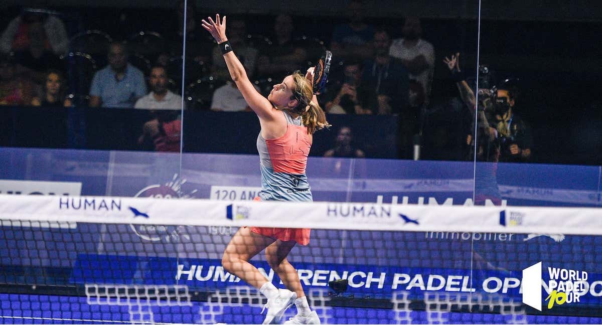 Qué es la bandeja en pádel | Relevo