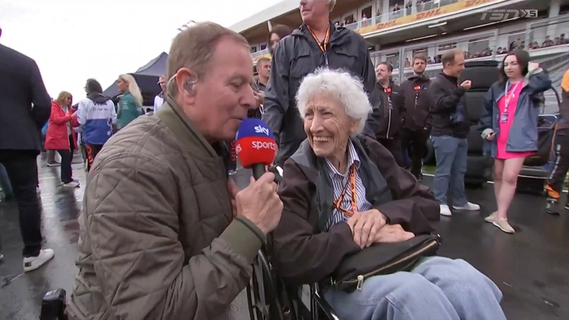 Una mujer de 87 años retrata en dos minutos el postureo que está ...